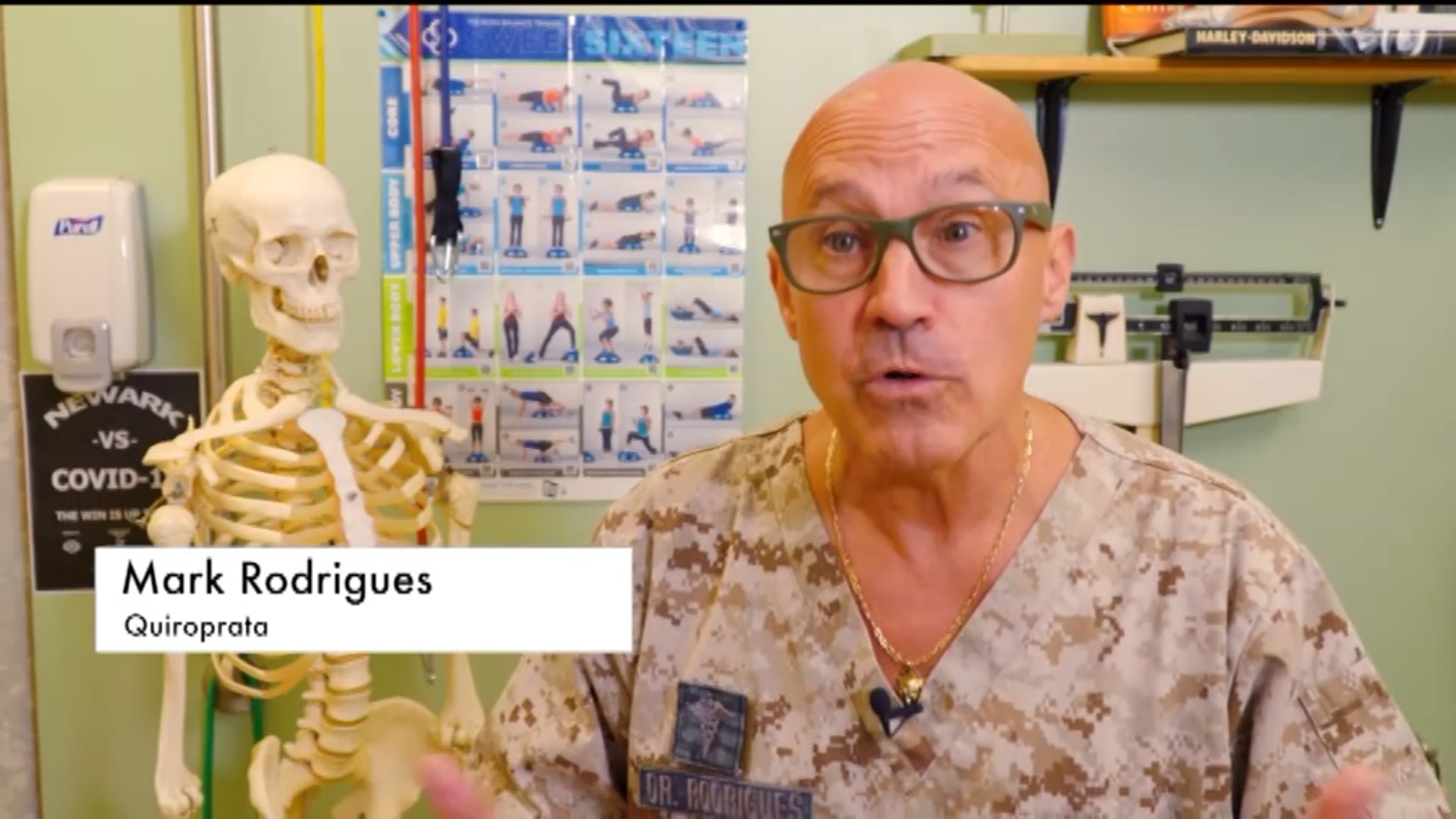 Mark Rodrigues usa técnicas de quiropraxia nos EUA - RTP Mundo